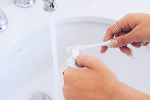 How Does Whitening Toothpaste Work? – Coral Toothpaste